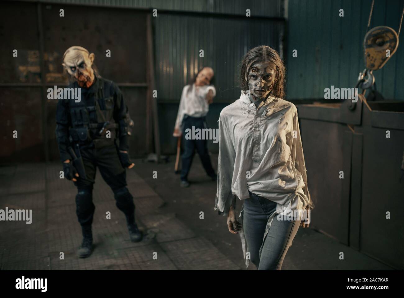 Bloody scary looking zombie girl hi-res stock photography and images ...