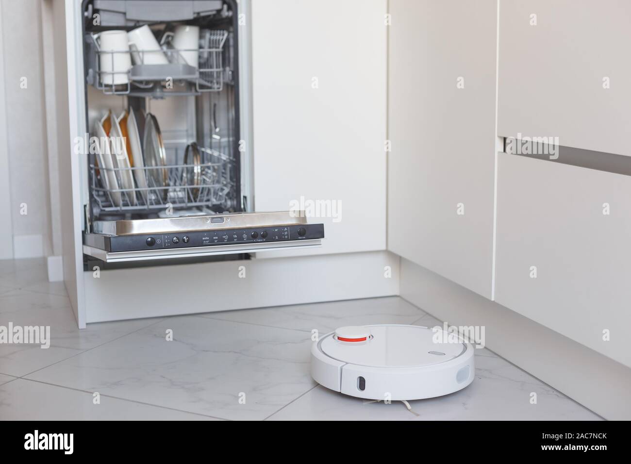 Dishwasher machine hi-res stock photography and images - Alamy