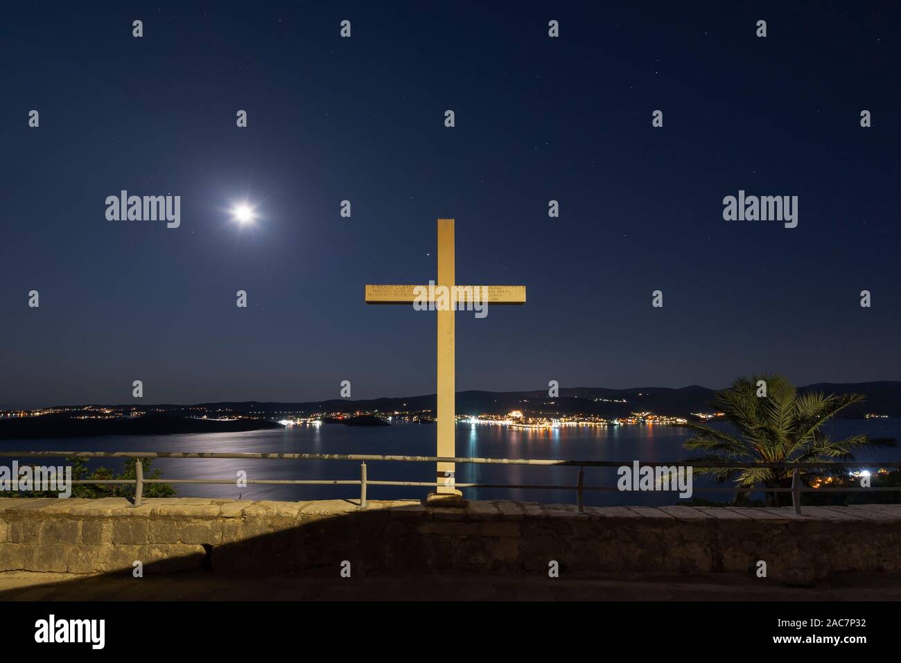 Franciscan cross hi-res stock photography and images - Alamy