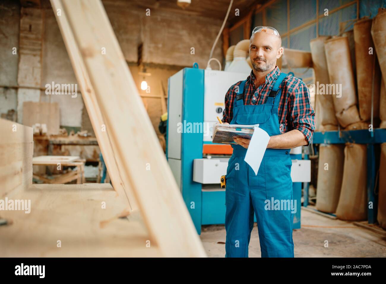 Man factory processing wood hi-res stock photography and images - Alamy