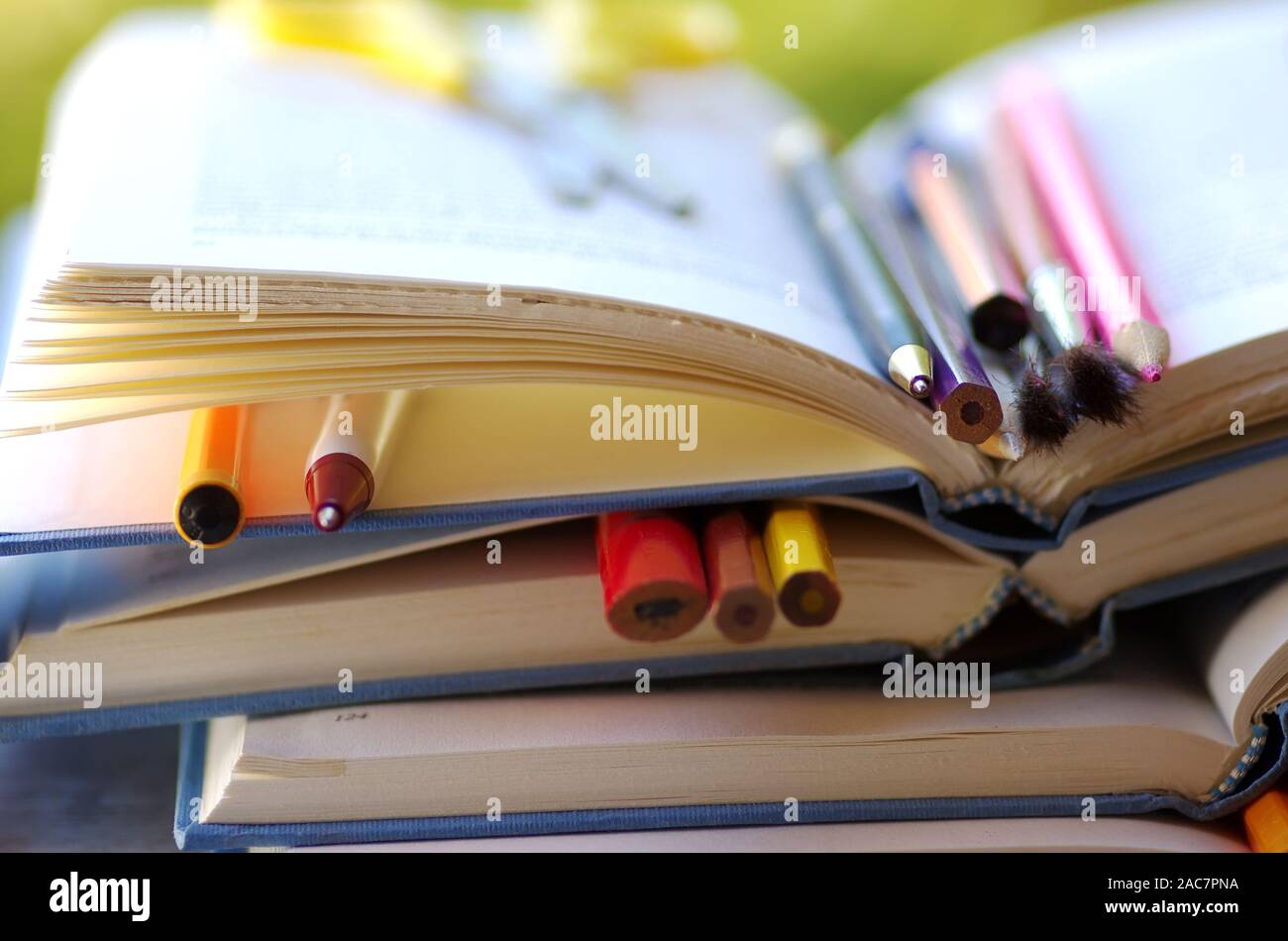 Pens and pencils and books hi-res stock photography and images - Alamy