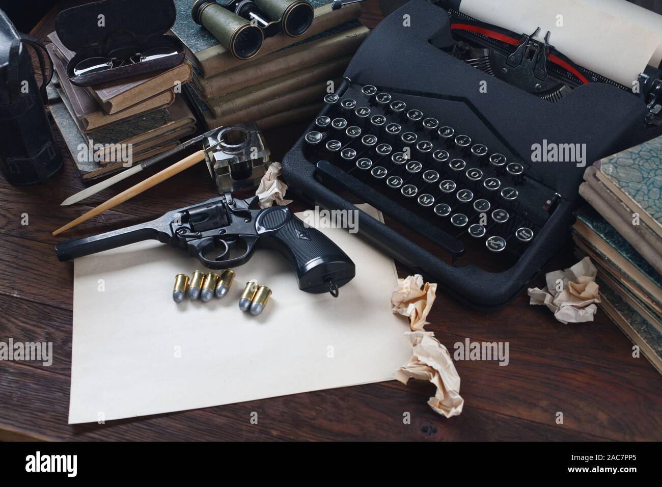 Crime story handgun on top hi-res stock photography and images - Alamy