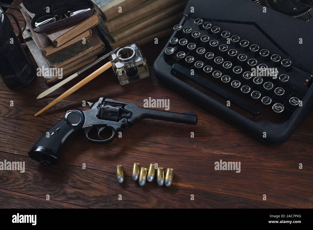 Crime story handgun on top hi-res stock photography and images - Alamy