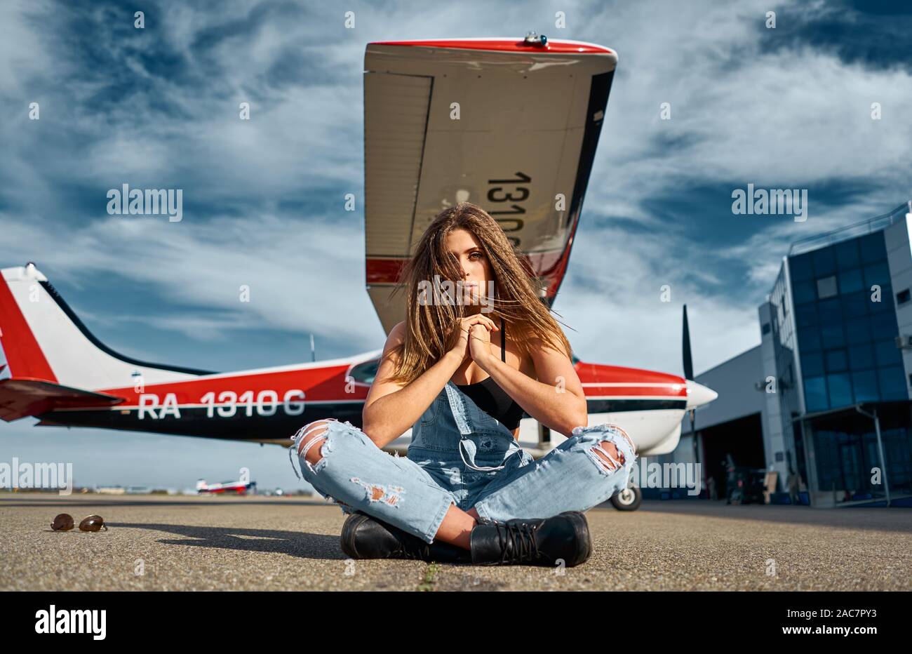 Girl runway hi-res stock photography and images - Alamy