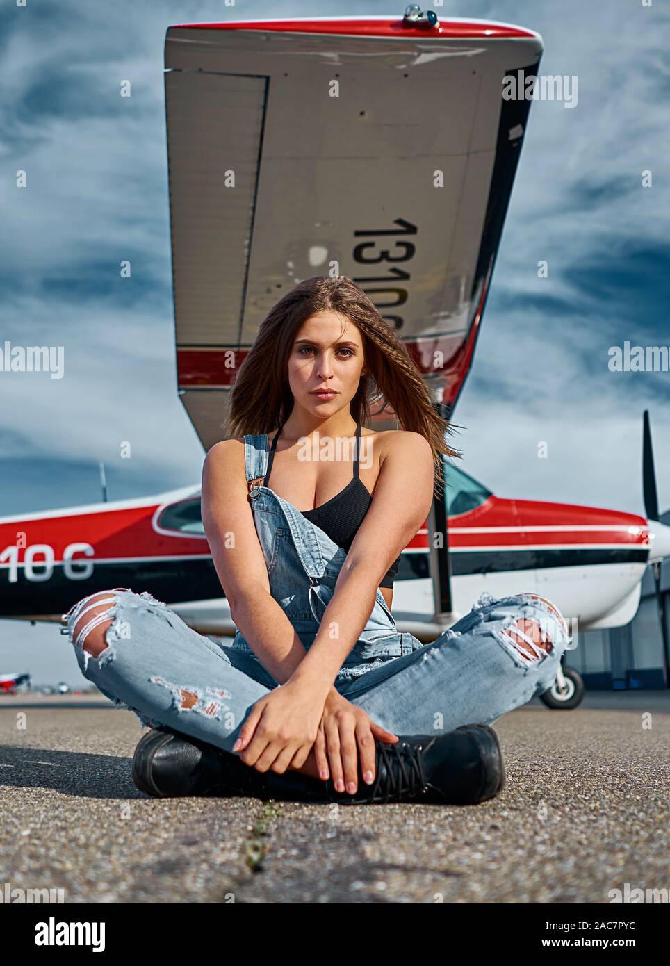 Girl runway hi-res stock photography and images - Alamy