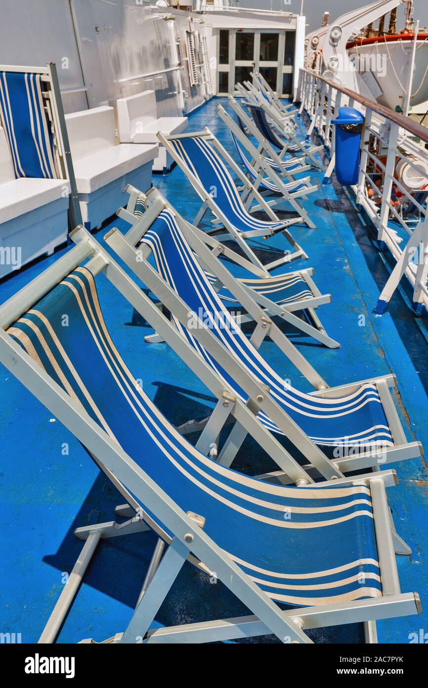 Cruise ship lounge chair hi-res stock photography and images - Alamy