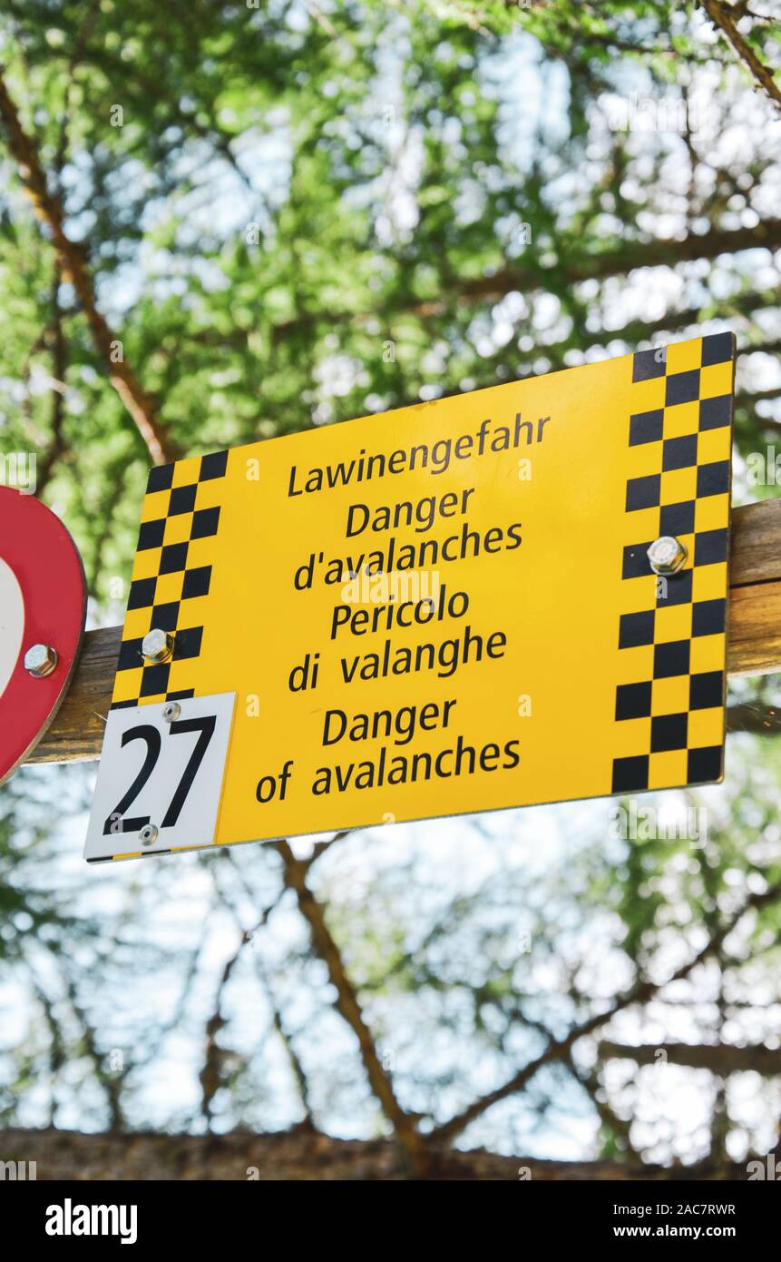 Italian warning sign hi-res stock photography and images - Alamy