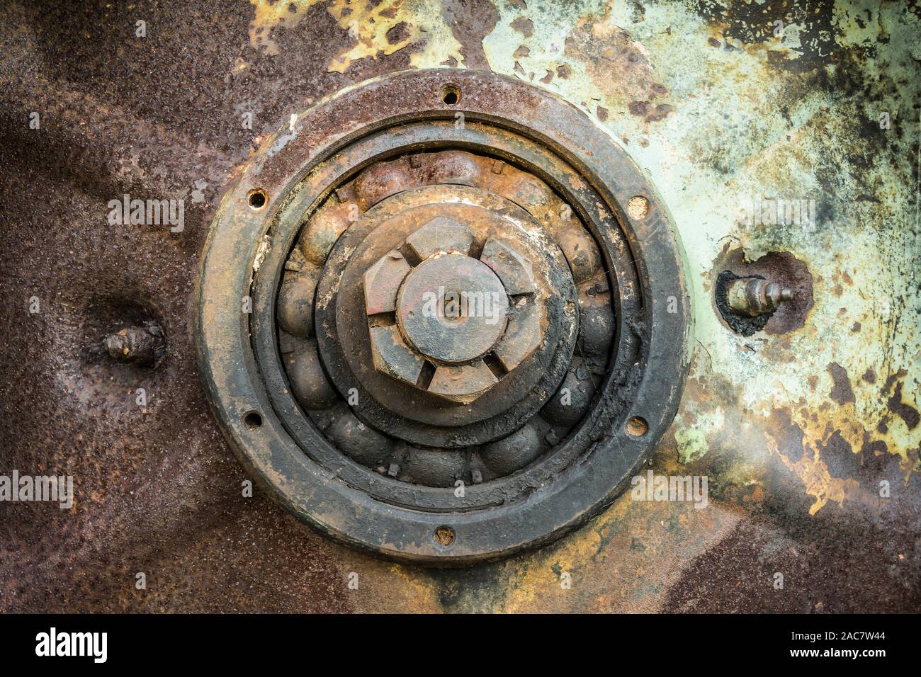 Rusty roller bearing in a wheel hub Stock Photo - Alamy