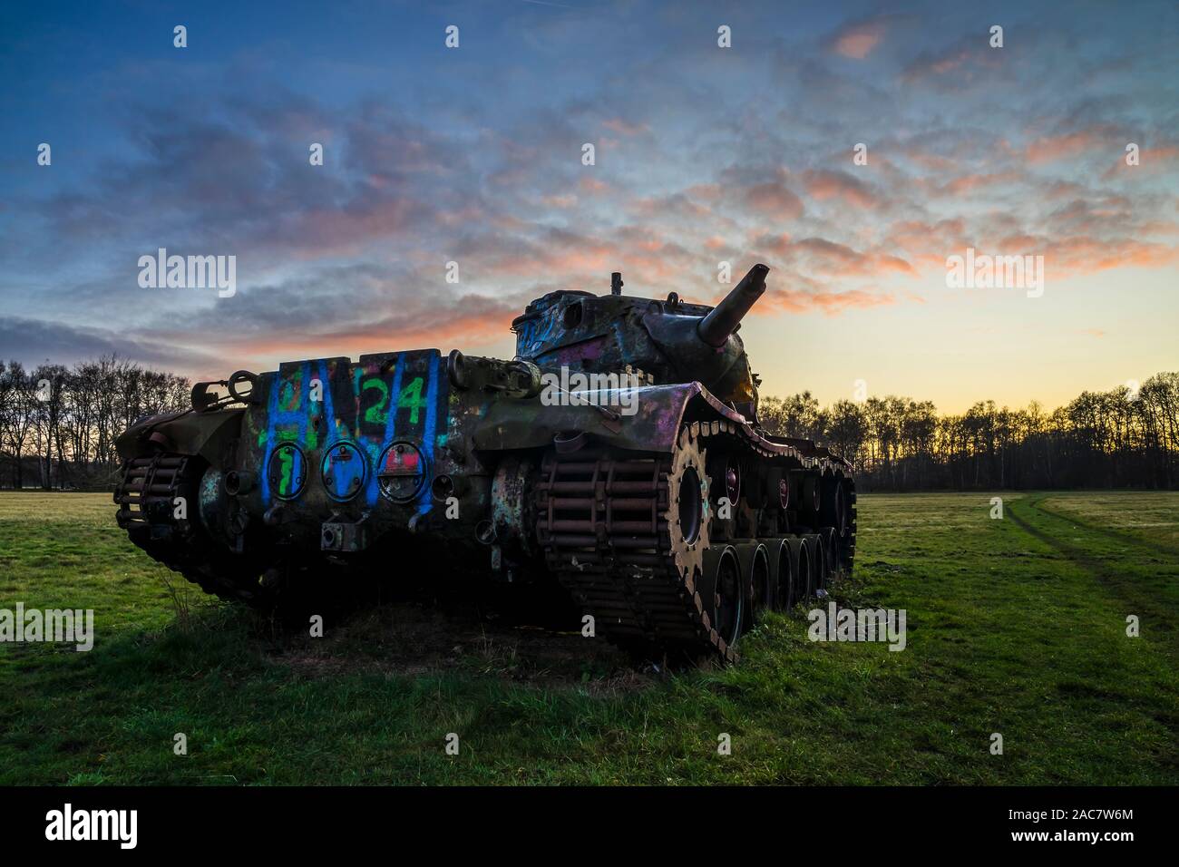 Wrecked machine gun hi-res stock photography and images - Alamy