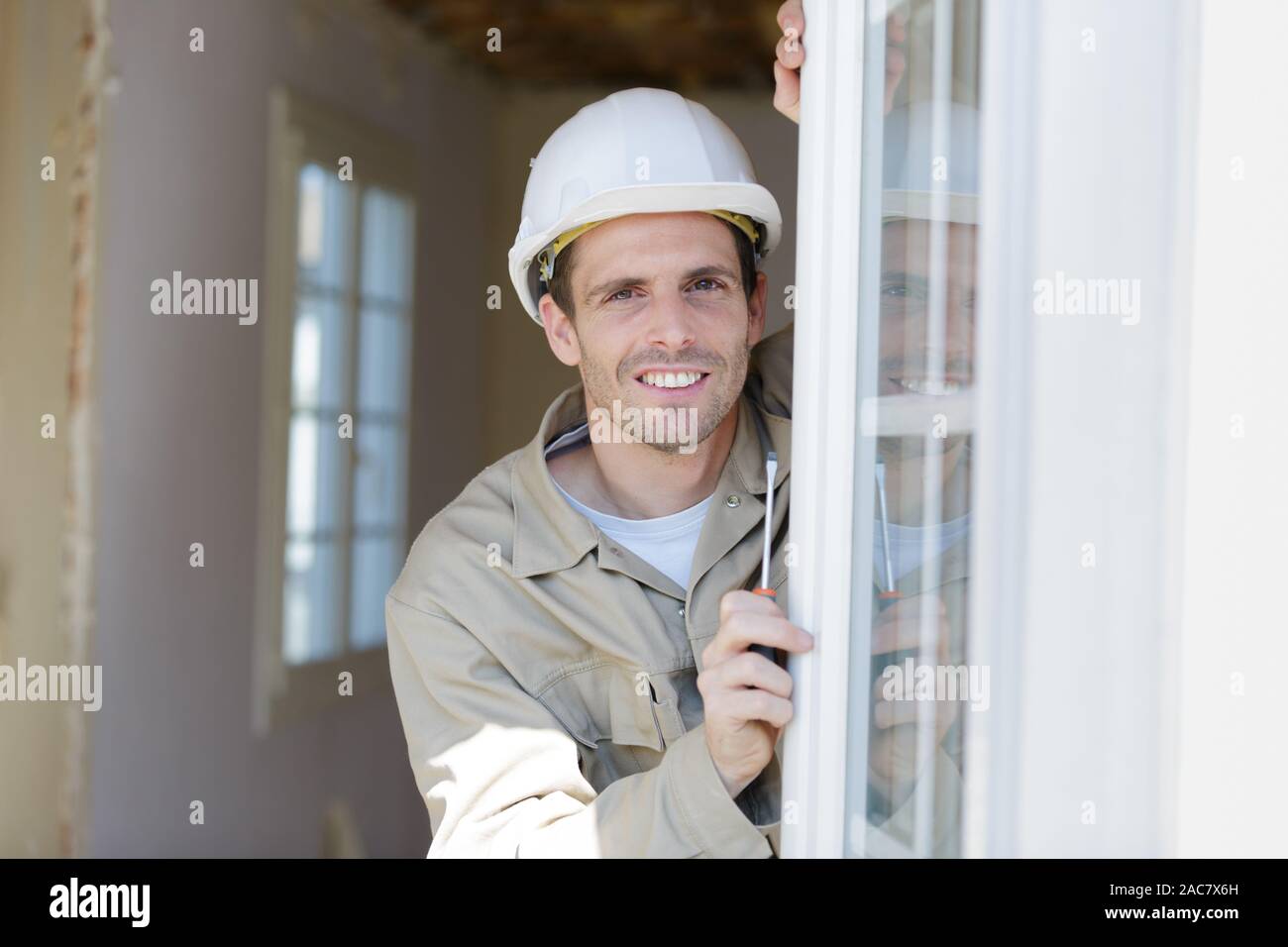 man in hard hat looking at the camera Stock Photo - Alamy