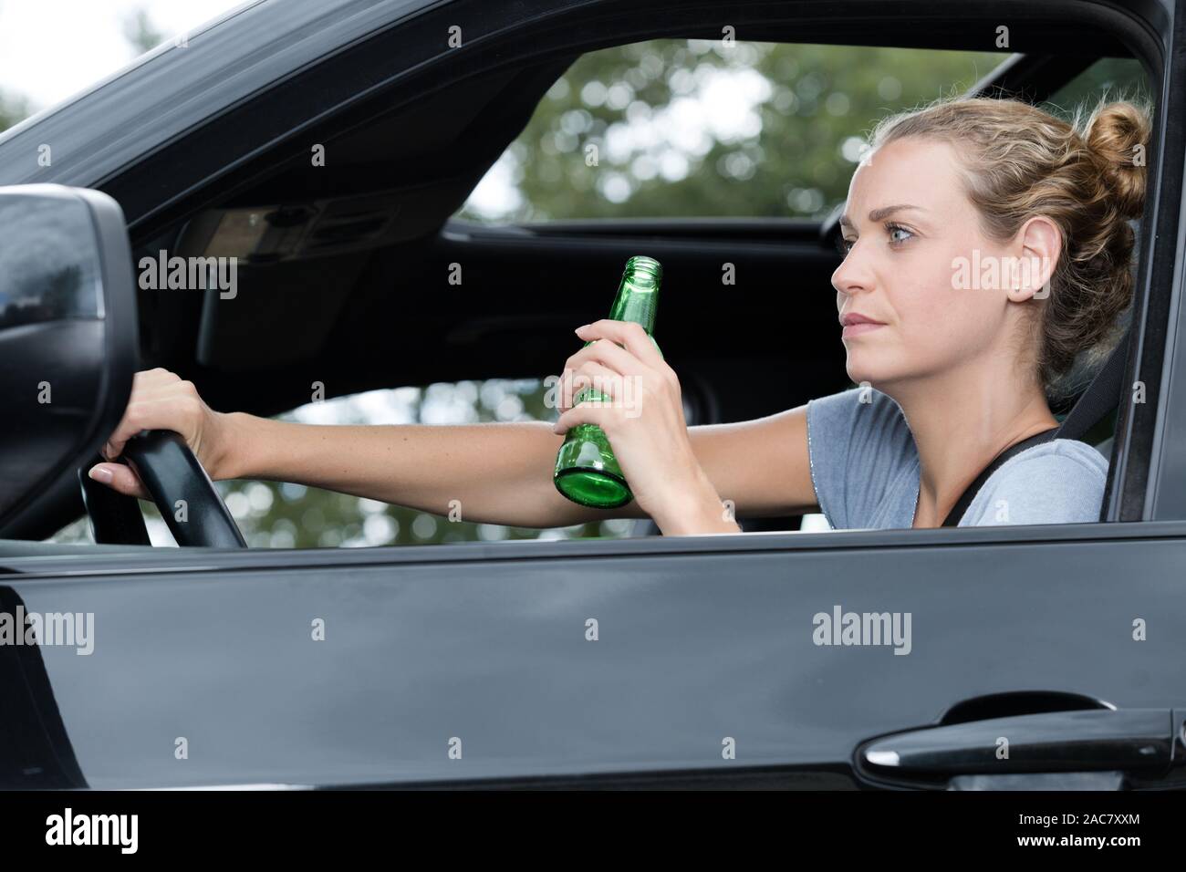 woman drinking beer while driving car Stock Photo - Alamy