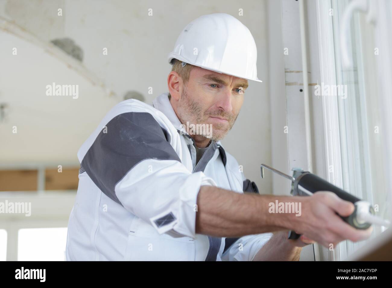 construction worker installing window in house Stock Photo - Alamy