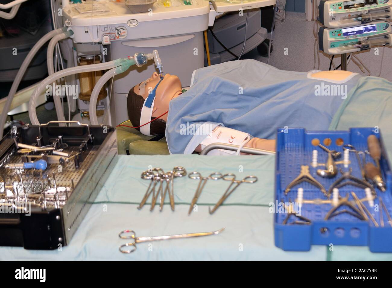 An nhs operating theatre hi-res stock photography and images - Alamy