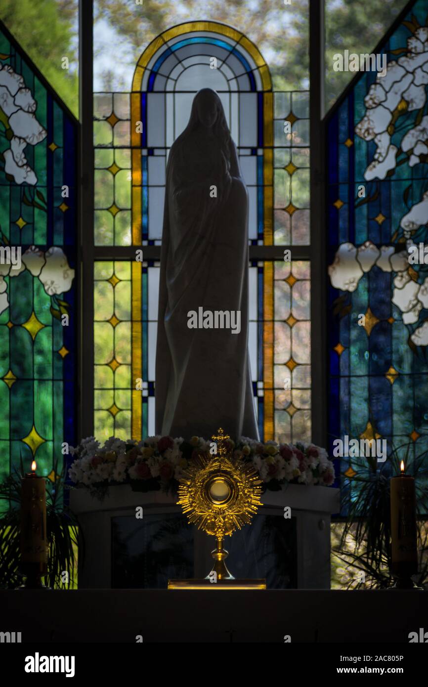 Monstrance hi-res stock photography and images - Alamy