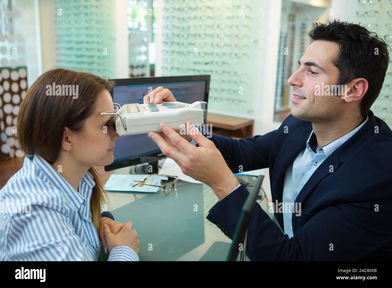 optical professional measuring patients eyes Stock Photo - Alamy