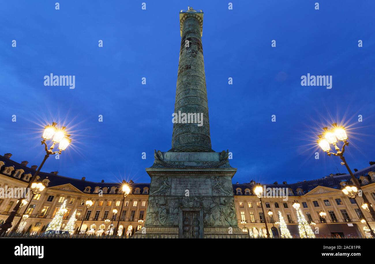 Vendome column with statue of Napoleon Bonaparte, on the Place Vendome ...