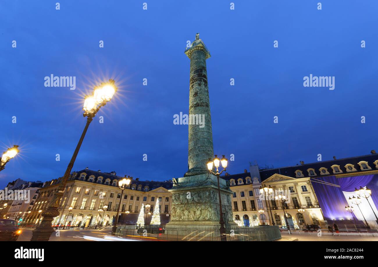 Vendome column with statue of Napoleon Bonaparte, on the Place Vendome ...