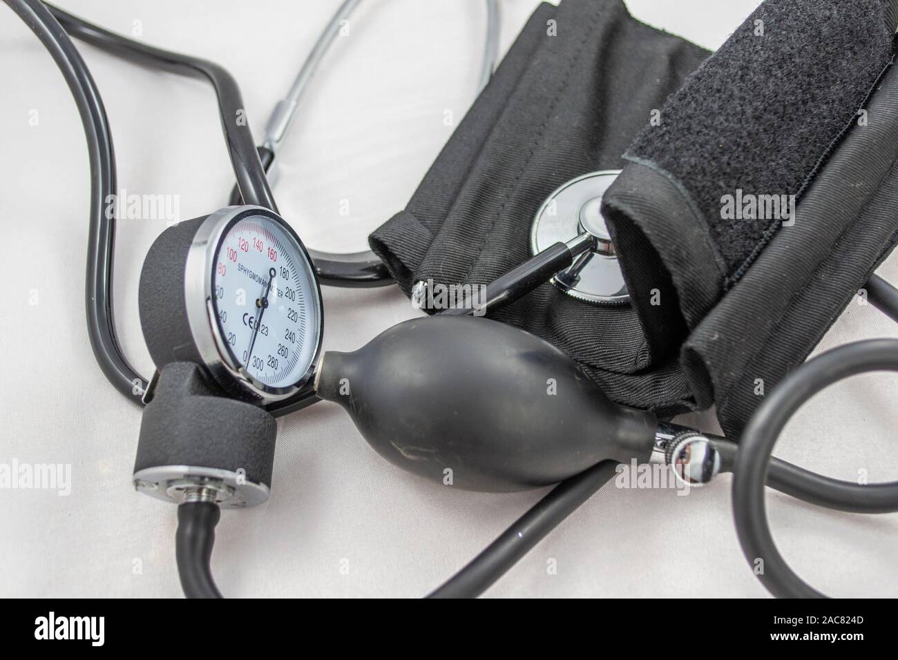 Black Manual Heart Pressure Monitor Sphygmomanometer Blood Pressure 