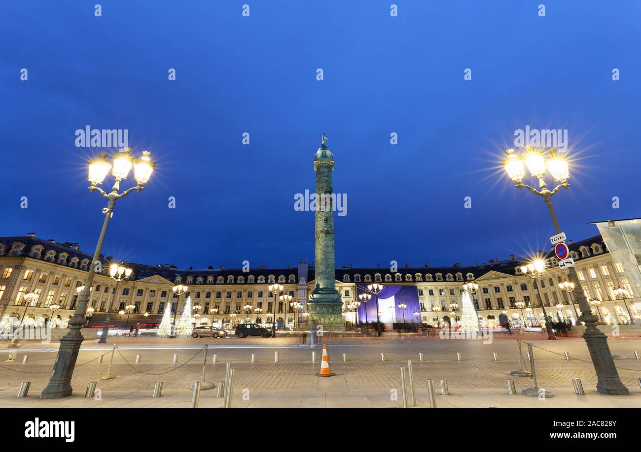 Vendome column with statue of Napoleon Bonaparte, on the Place Vendome ...