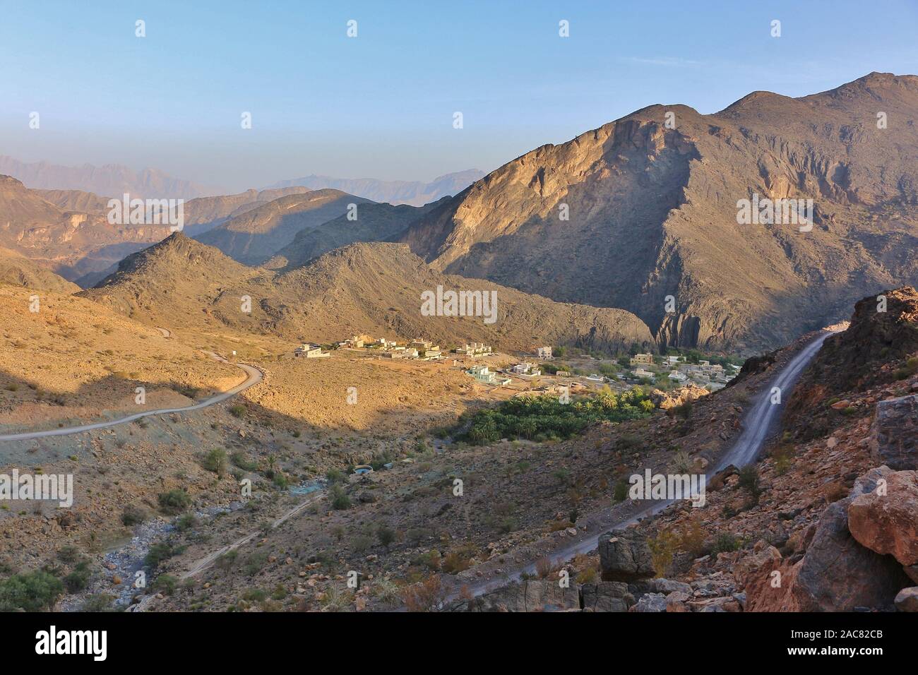 Hajar mountains road hi-res stock photography and images - Alamy