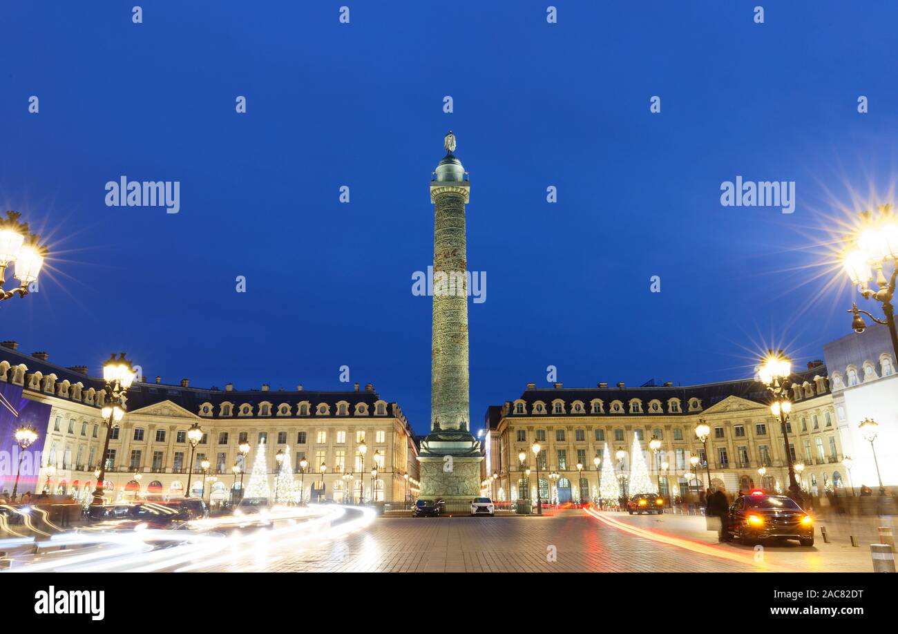 Vendome column with statue of Napoleon Bonaparte, on the Place Vendome ...