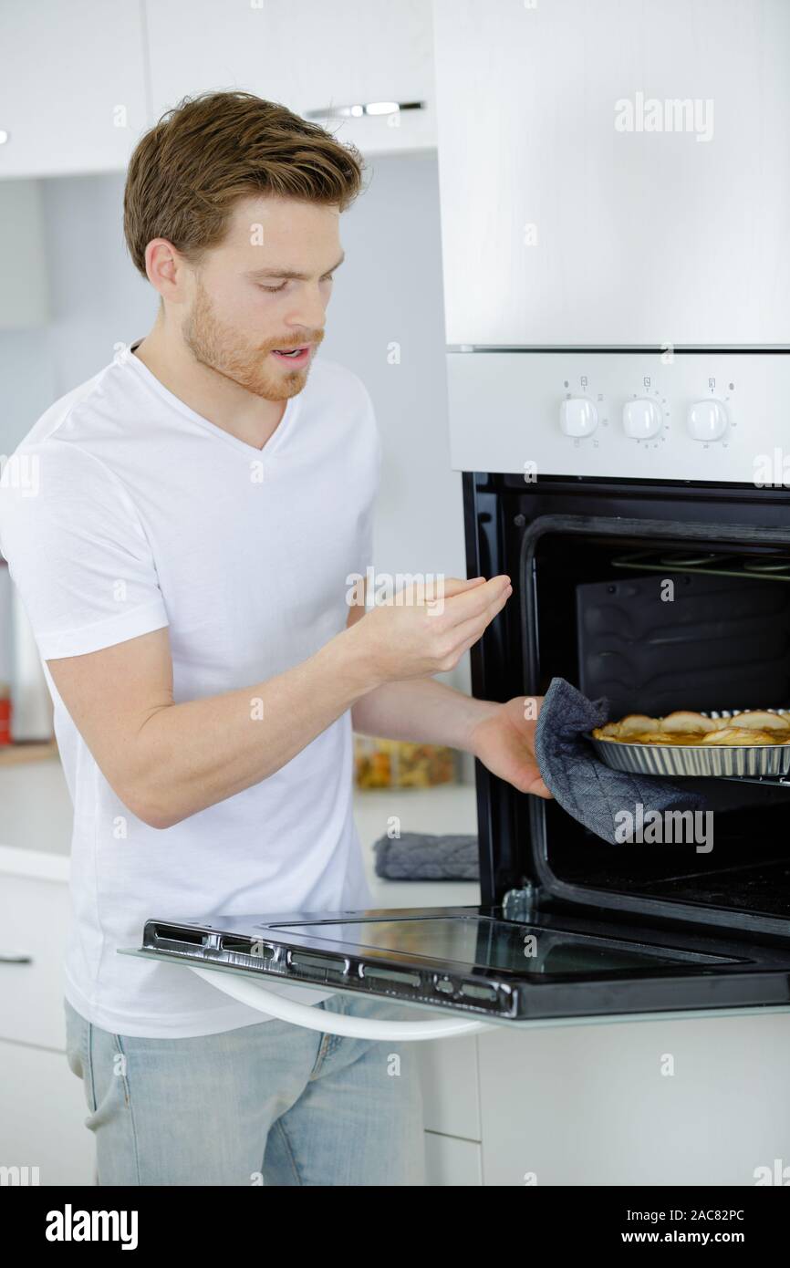 Burnt fingers hi-res stock photography and images - Alamy