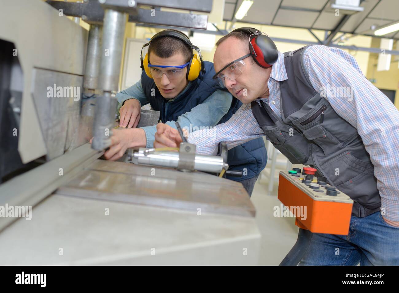 Stationary engine working machine hi-res stock photography and images ...