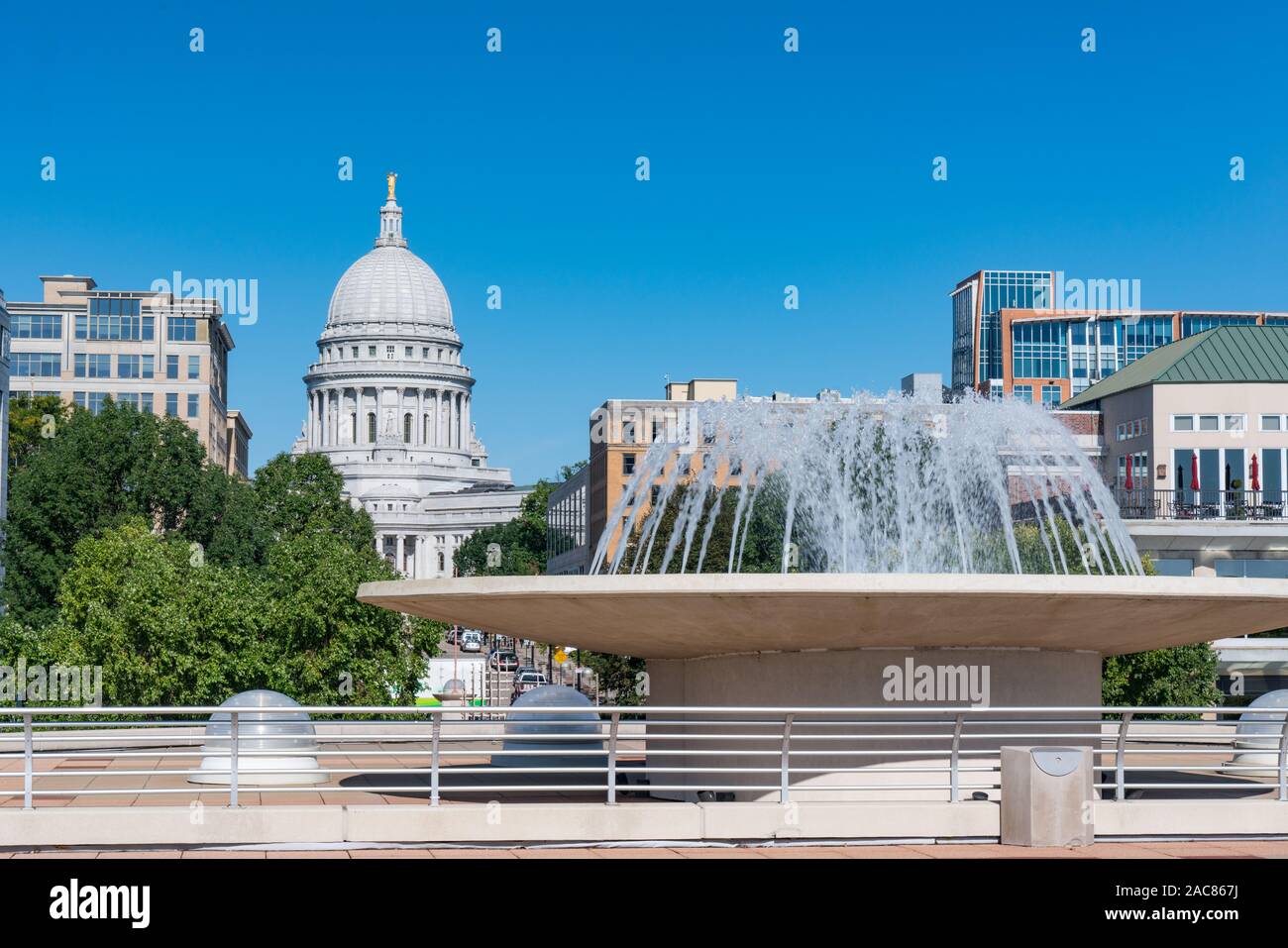 Usa wisconsin madison madison skyline hi-res stock photography and ...