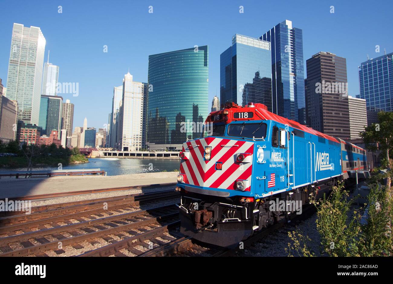 Metra commuter train hi-res stock photography and images - Alamy