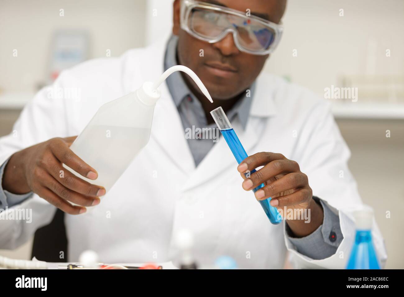 Micro experiments hi-res stock photography and images - Alamy