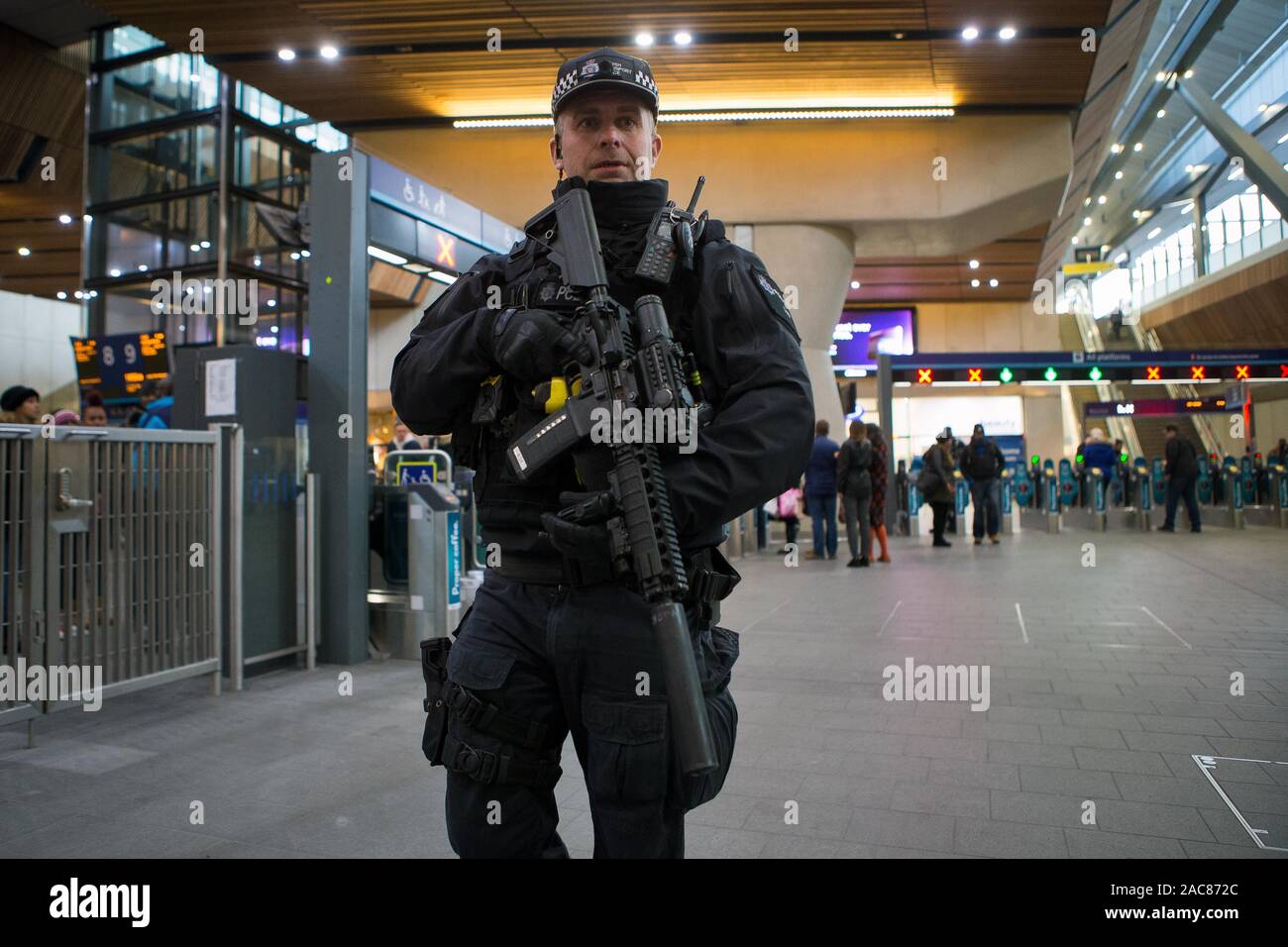 Armed police patrol London Bridge train station with an AR-15 semi ...