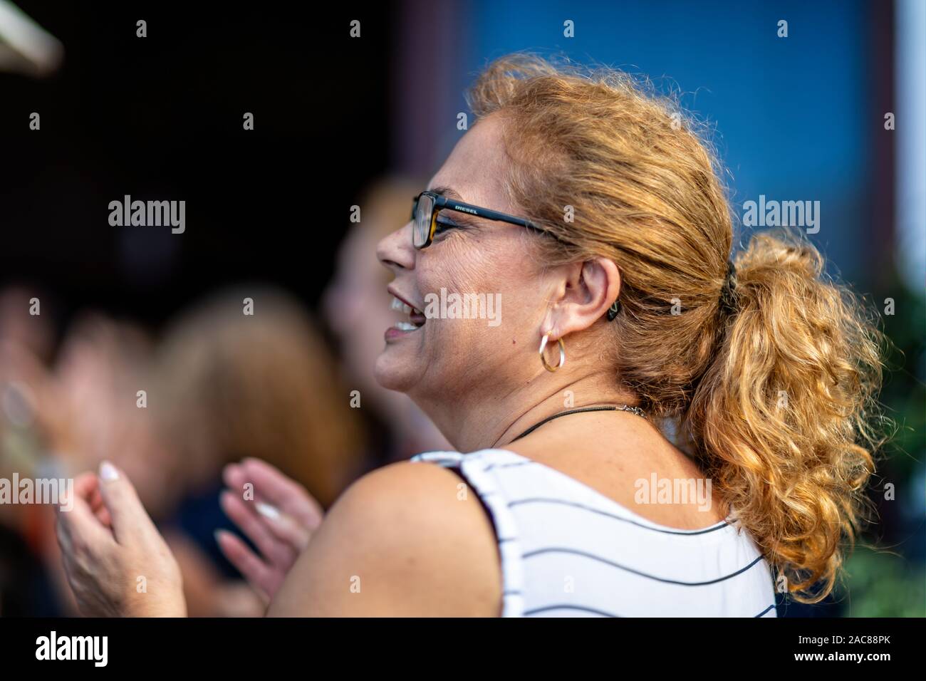 Lady clapping outside hi-res stock photography and images - Alamy
