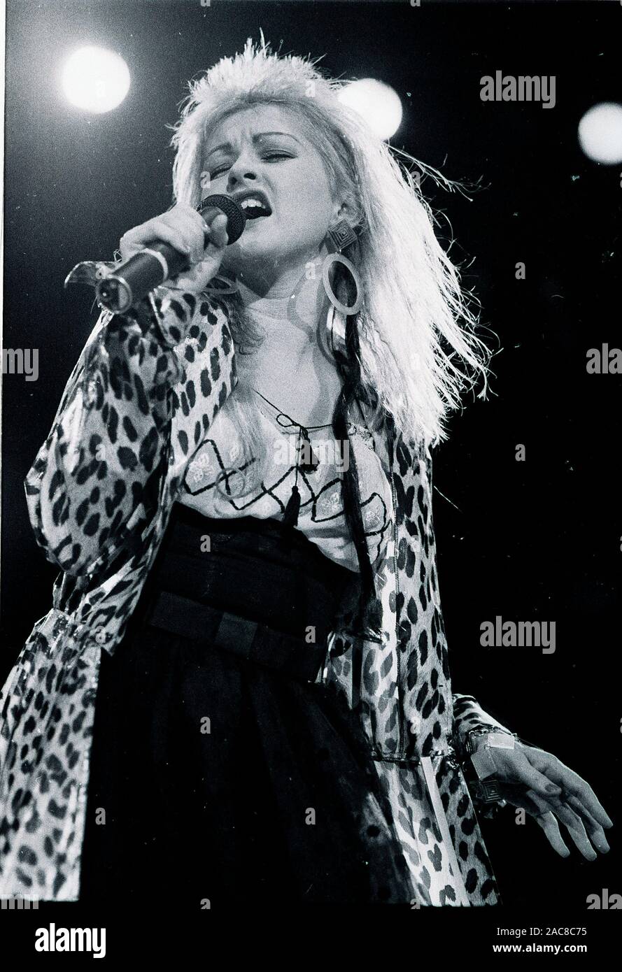 Cyndi lauper hi-res stock photography and images - Alamy