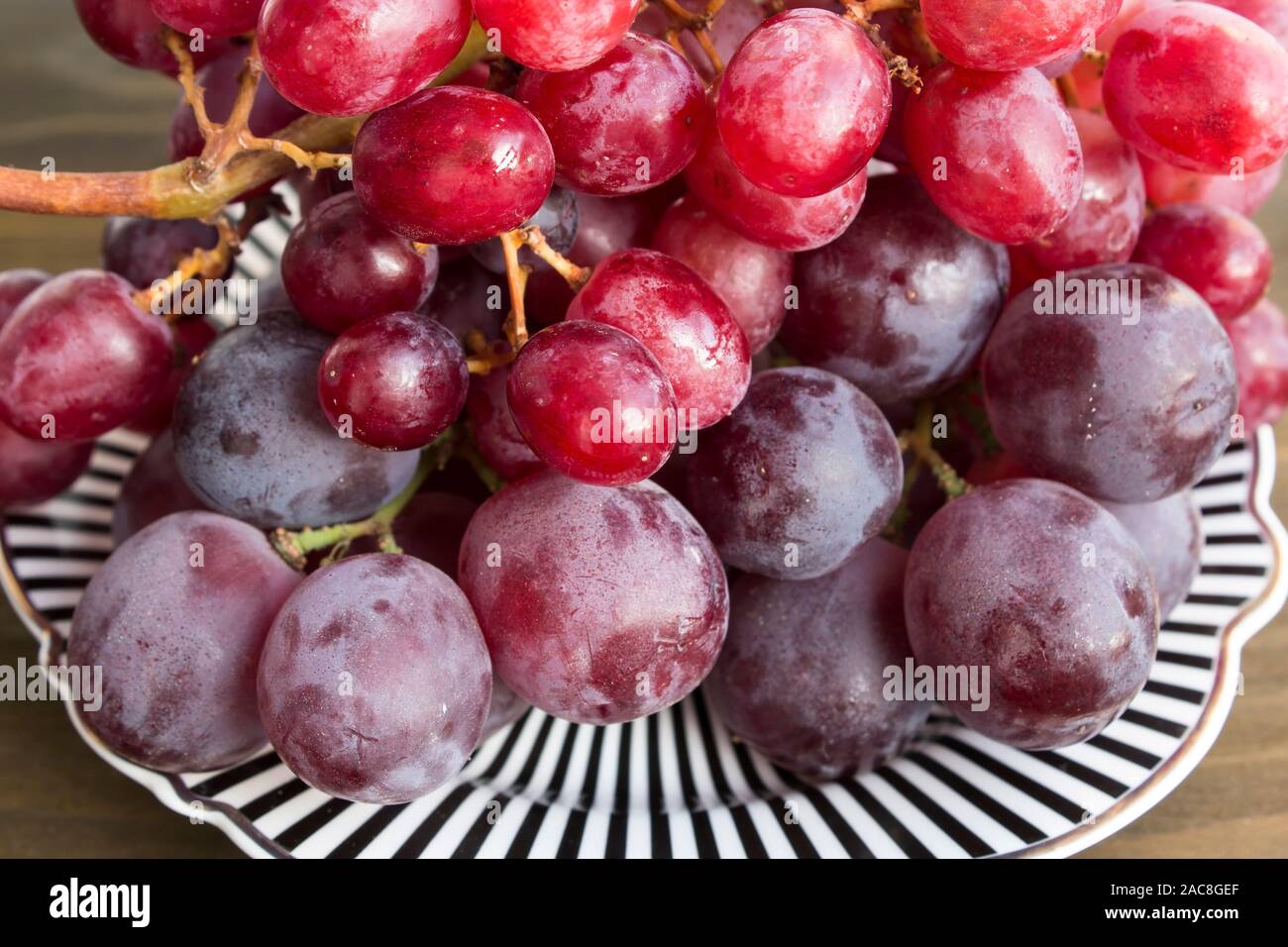 Cardinal and Red Sultana Seedless Grapes Stock Photo - Alamy