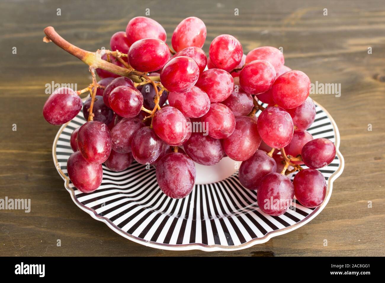 Red Sultana Seedless Grapes on a Plate Stock Photo - Alamy
