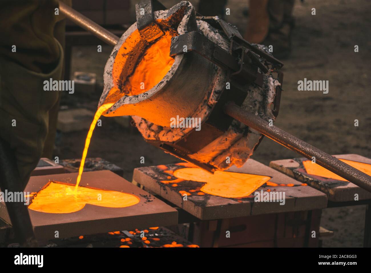 Molten iron hi-res stock photography and images - Alamy