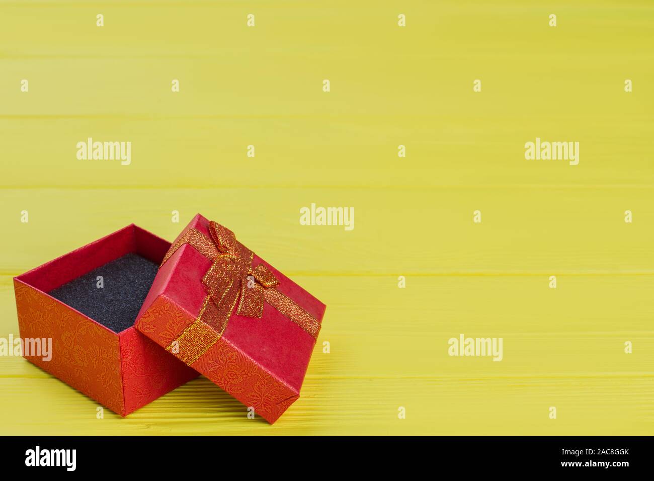 Opened red box christmas hi-res stock photography and images - Alamy