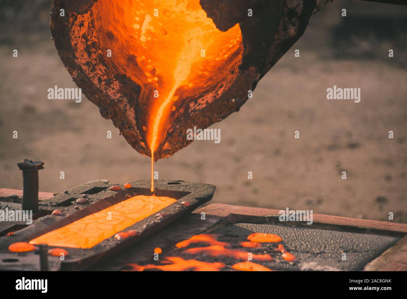 Molten iron hi-res stock photography and images - Alamy