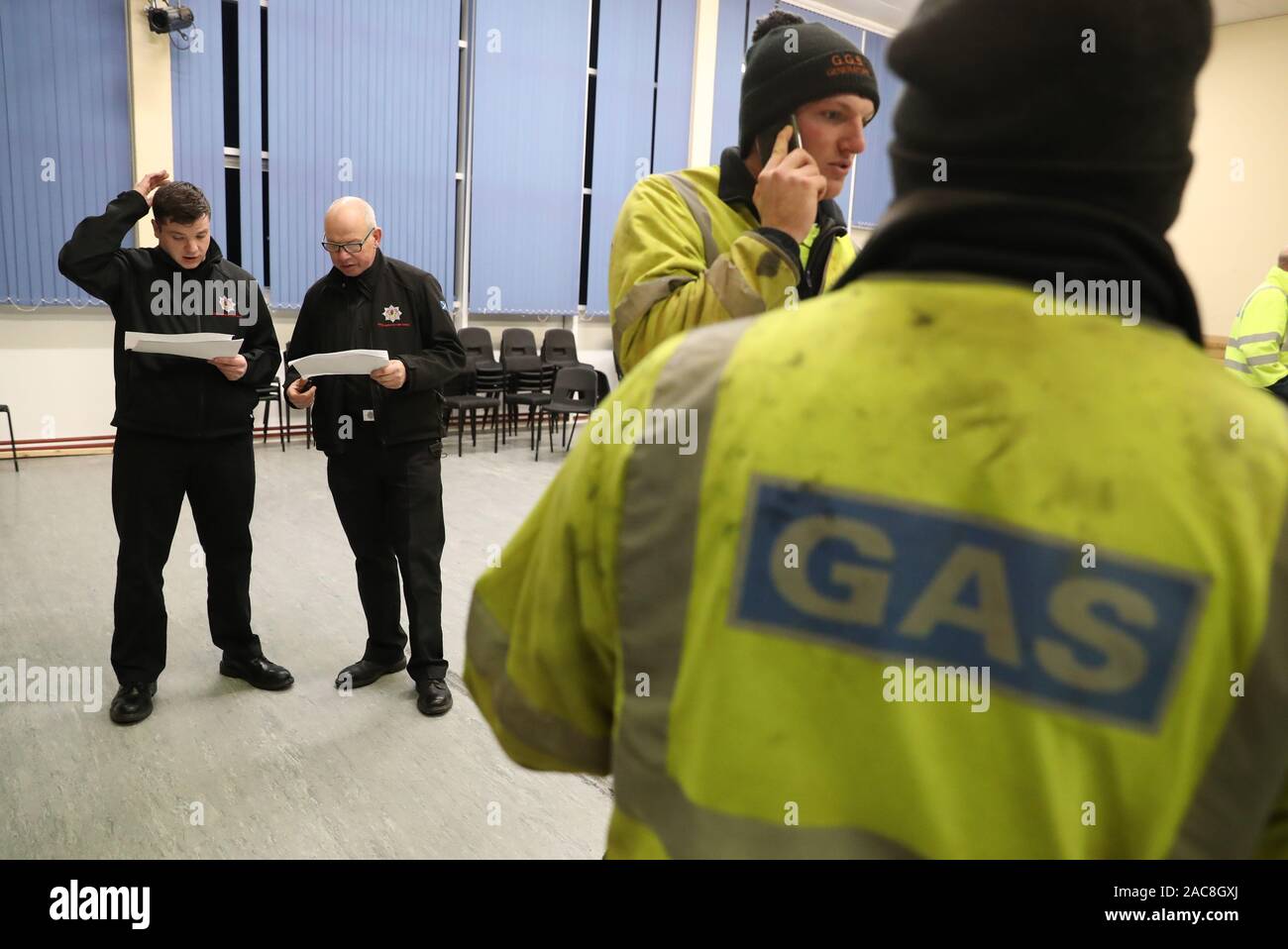 Fire brigade staff assisting hi-res stock photography and images - Alamy