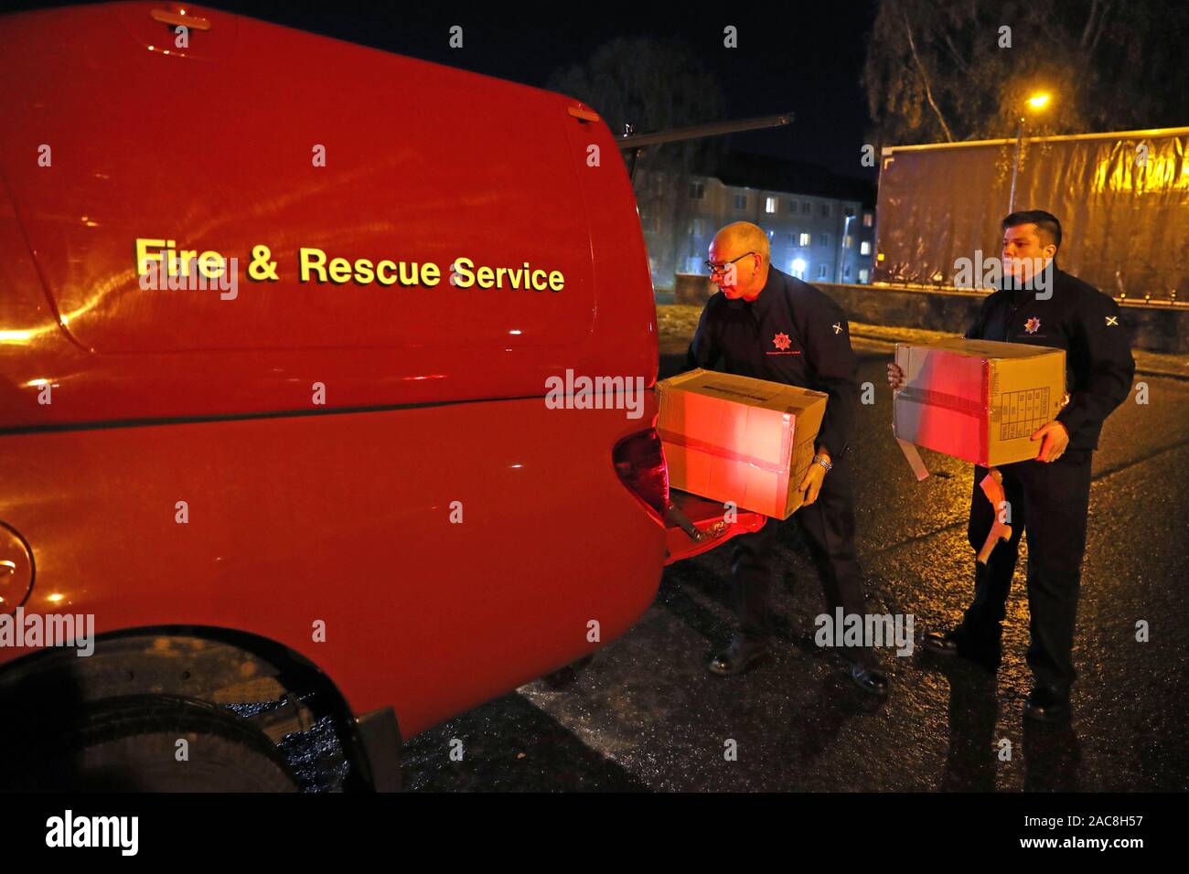 Fire brigade staff assisting hi-res stock photography and images - Alamy