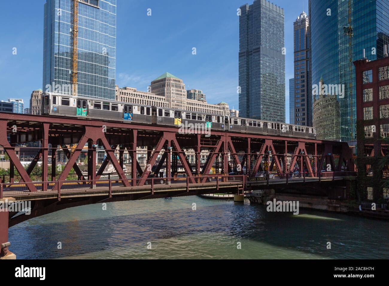 L Train crossing the Chicago River, The Loop, Chicago, USA Stock Photo ...