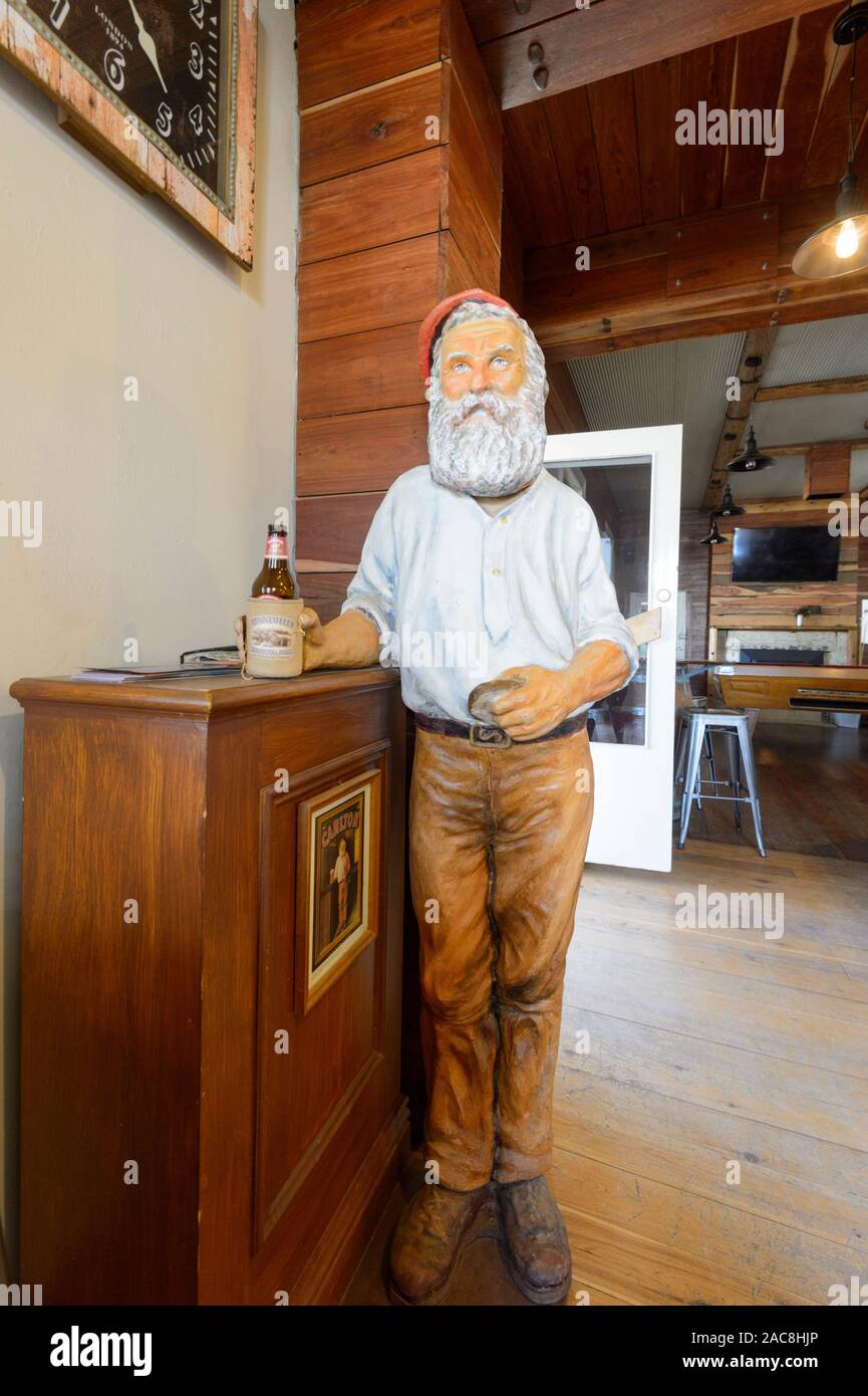 Statue with a beer hi-res stock photography and images - Alamy