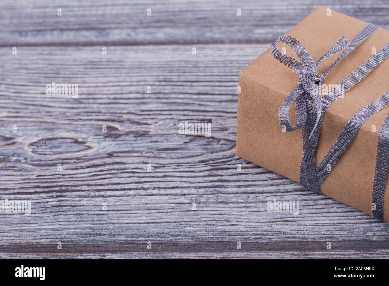 Gift box tied silver bow hi-res stock photography and images - Alamy
