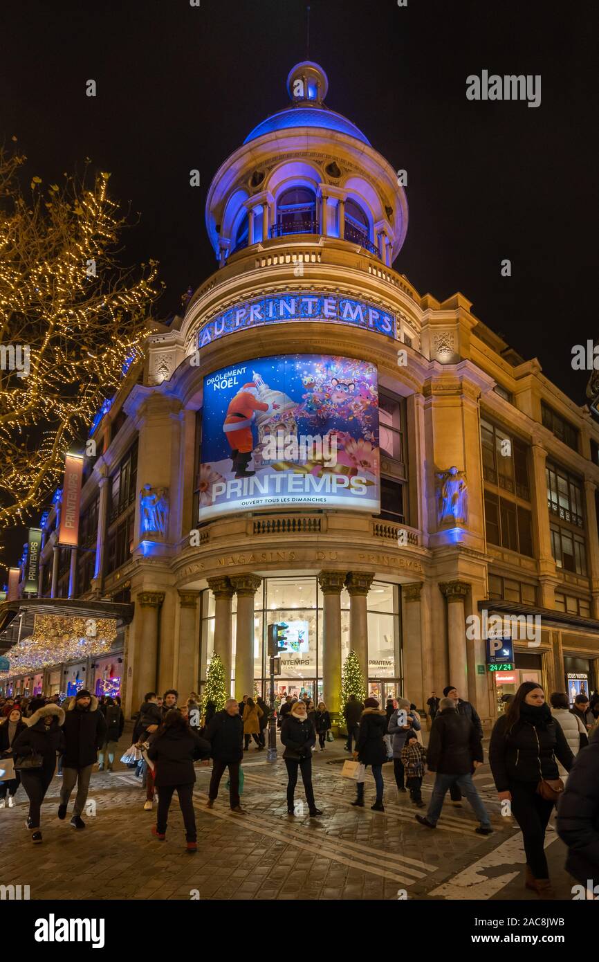 Paris, France - December 1, 2019: Parisiens walk out of printemps ...