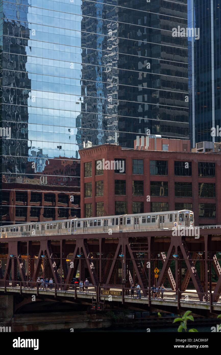 Chicago public transport hi-res stock photography and images - Alamy