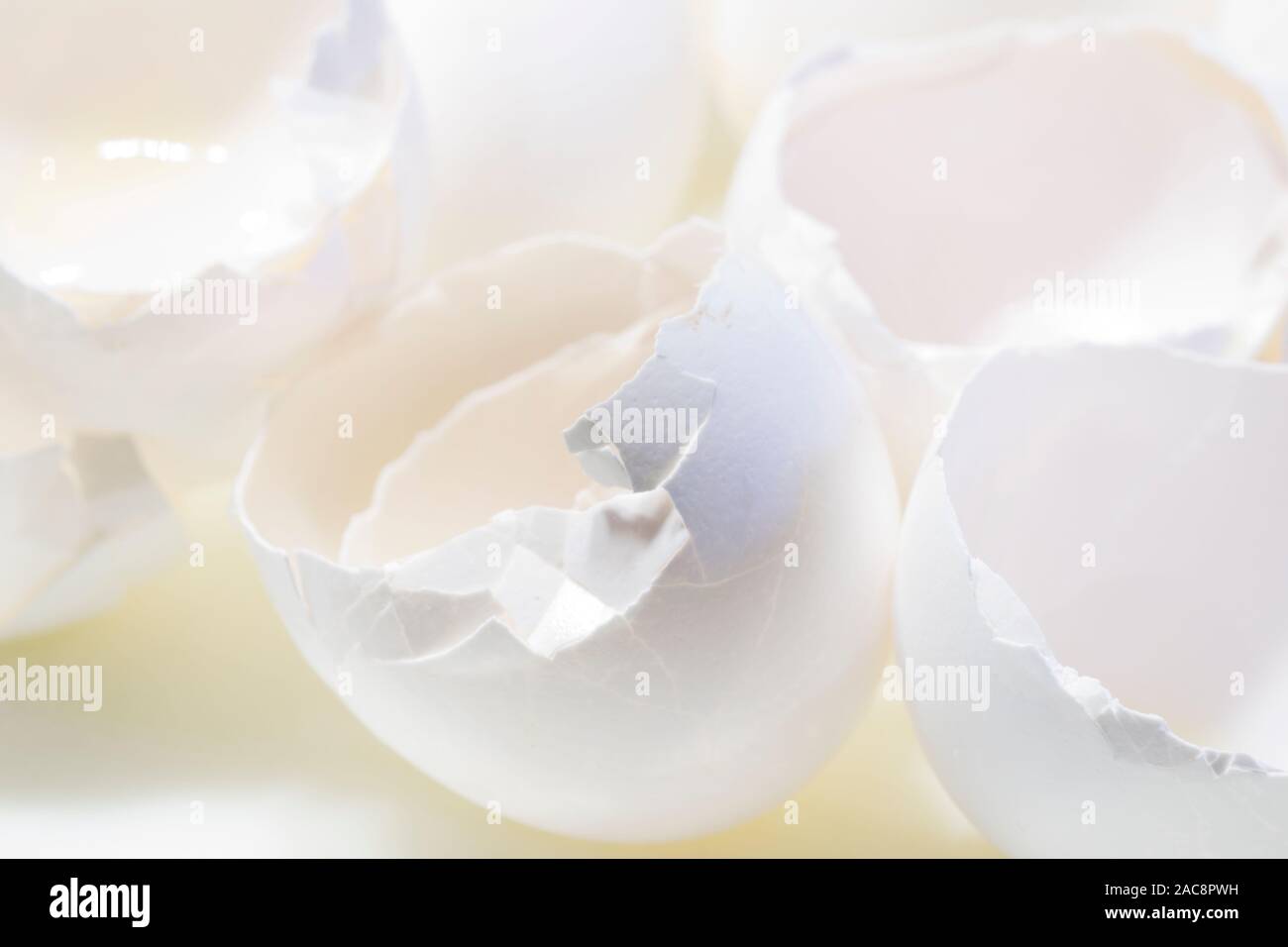 Broken humpty dumpty hi-res stock photography and images - Alamy