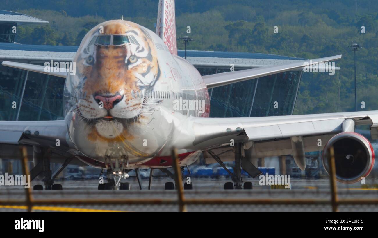 Rossiya Boeing Tigers Livery Stock Photo - Alamy