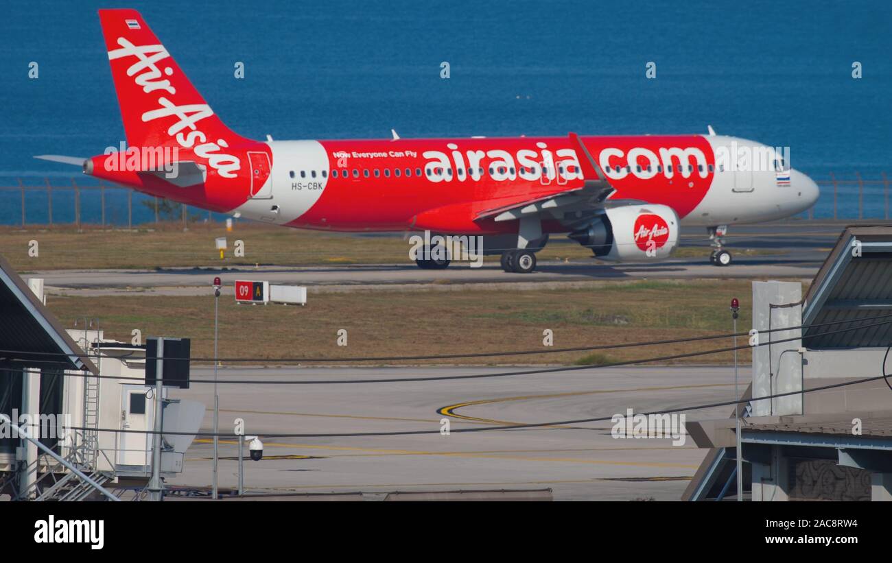 AirAsia Airbus A320 taxiing Stock Photo - Alamy