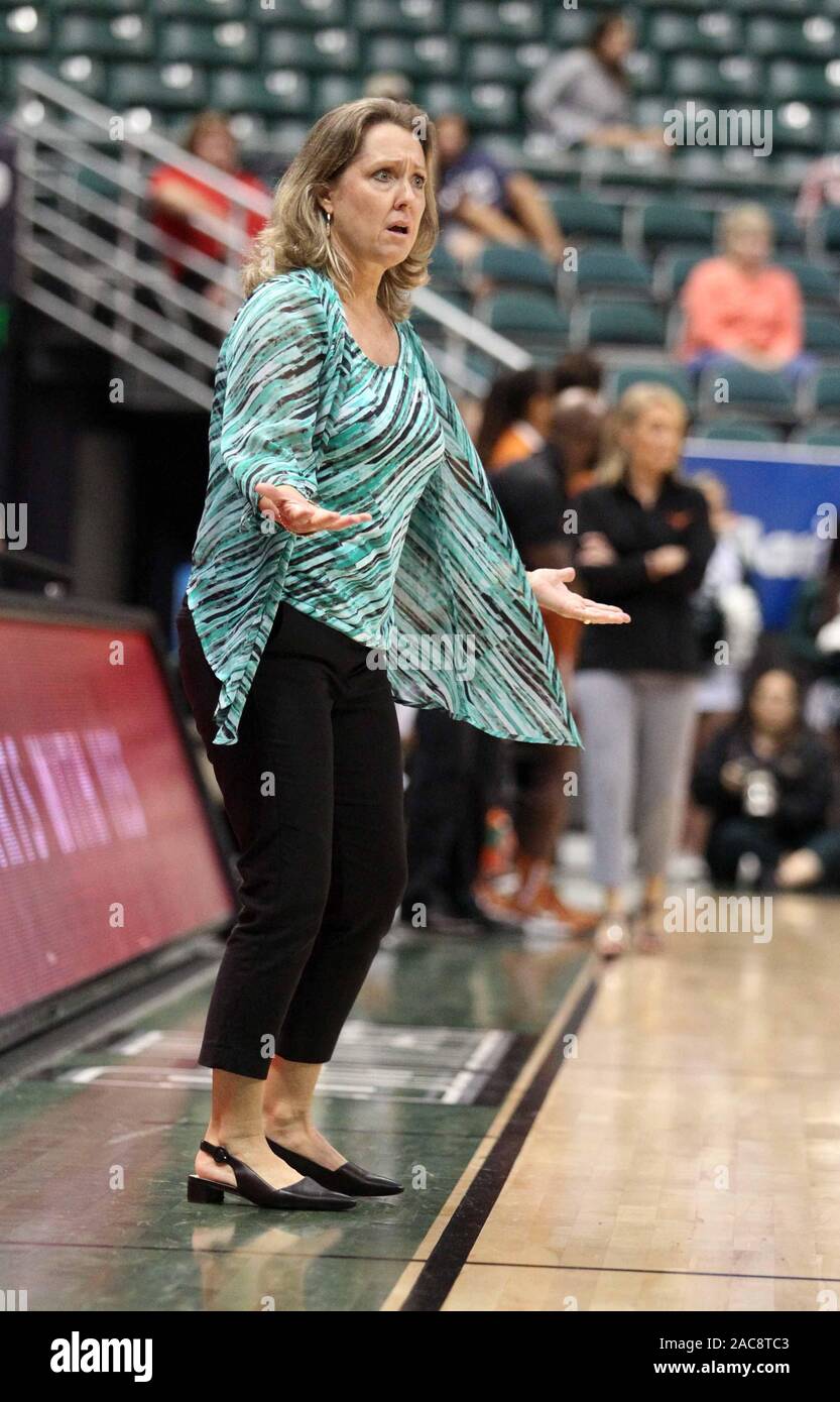 December 1, 2019 - Hawai'i Rainbow Wahine head coach Laura Beeman talks ...