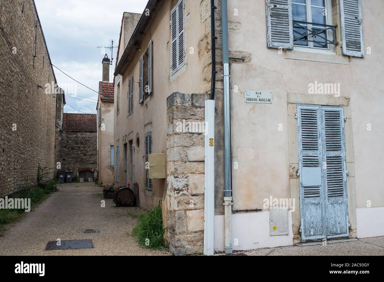 French alleyway hi-res stock photography and images - Alamy
